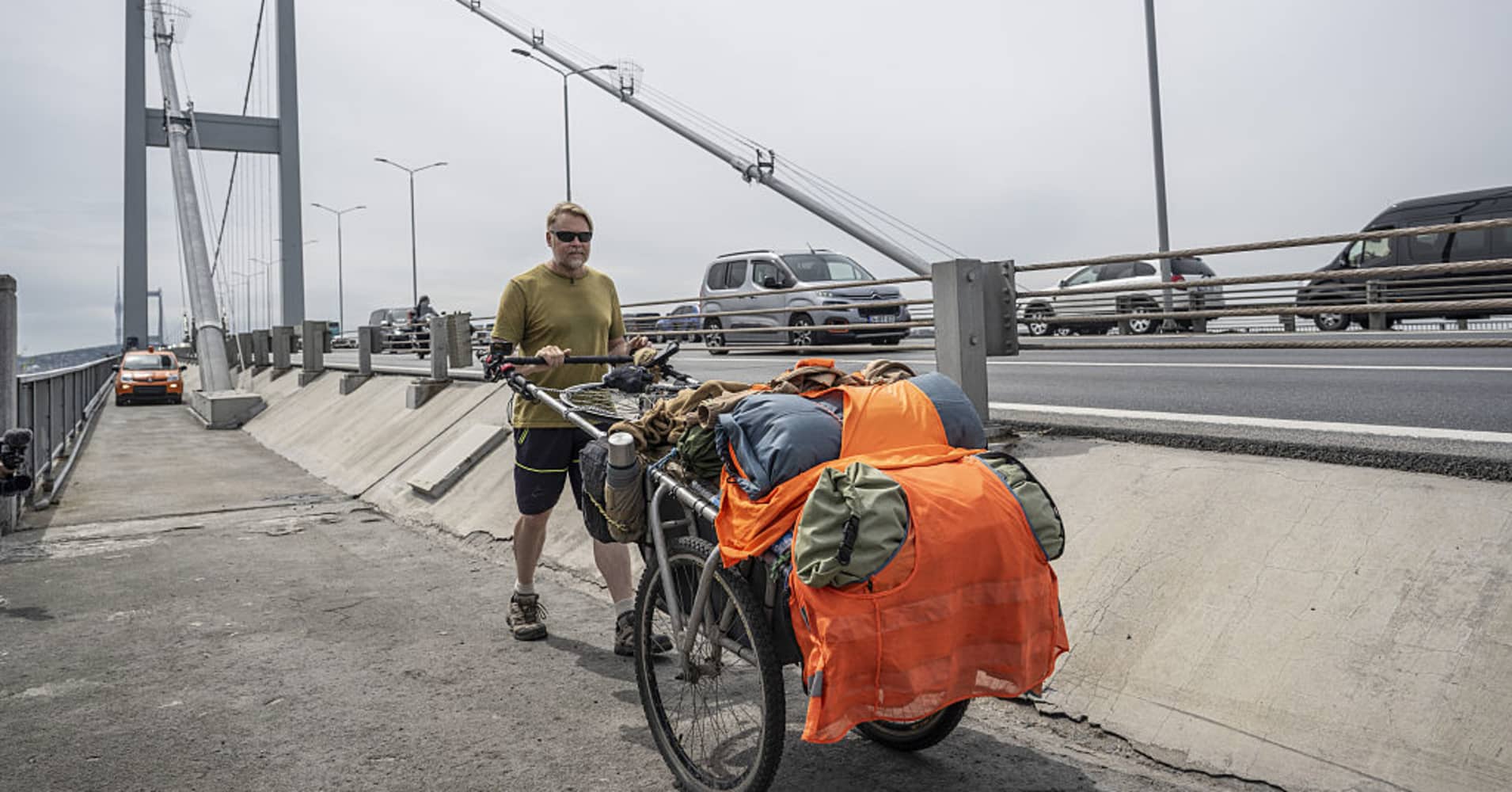 He's been walking around the world for 27 years. Here's one of the ...