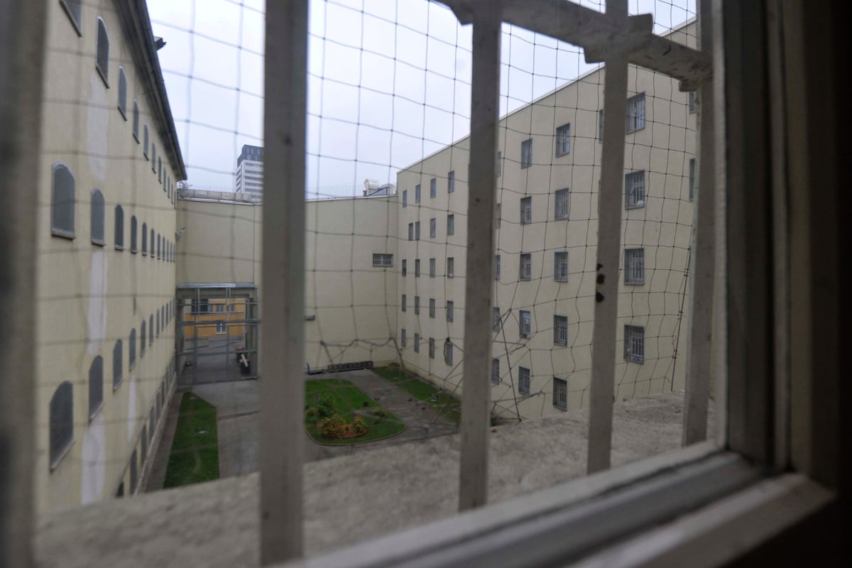 Lust auf Alkohol: Häftling seilt sich aus Gefängnis ab