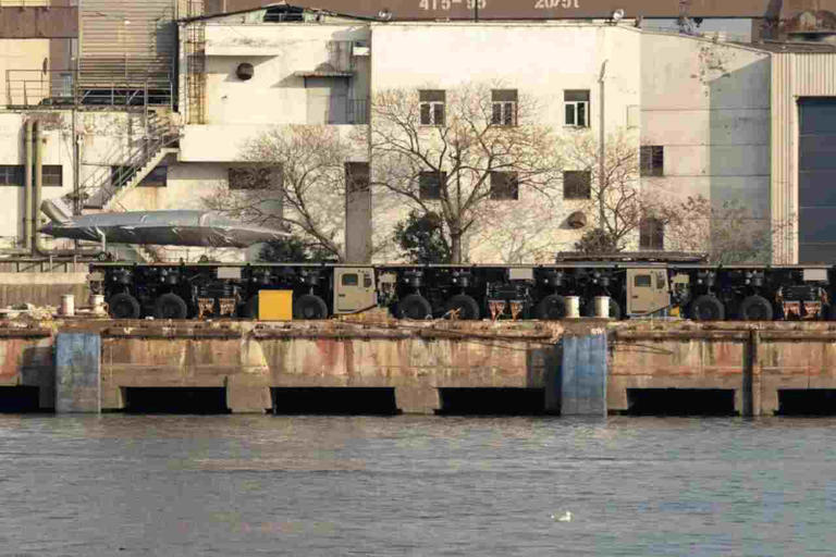 I registri mostrano una possibile catapulta elettromagnetica montata su ...