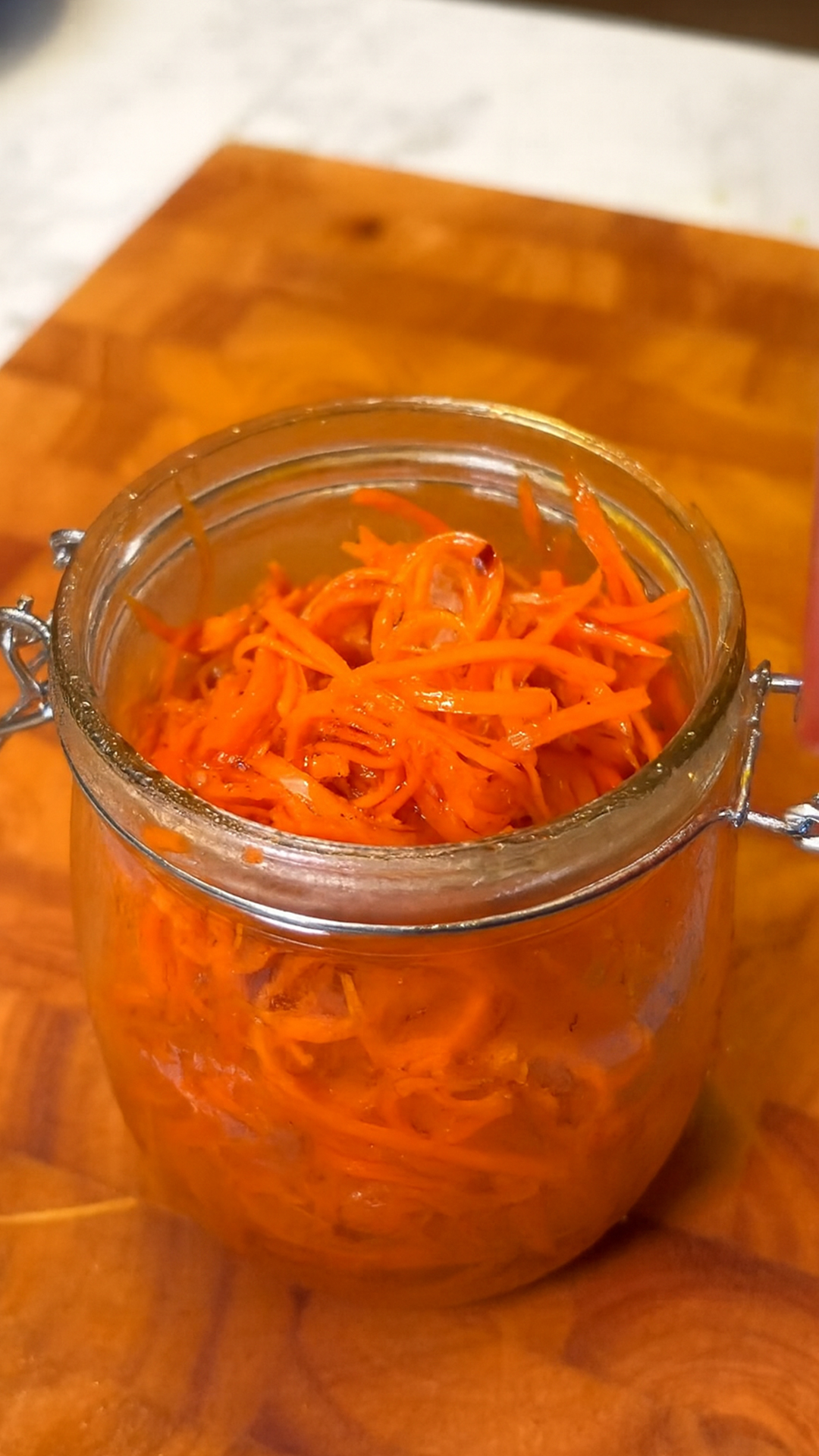 What ingredients are in vegan Korean carrot salad?