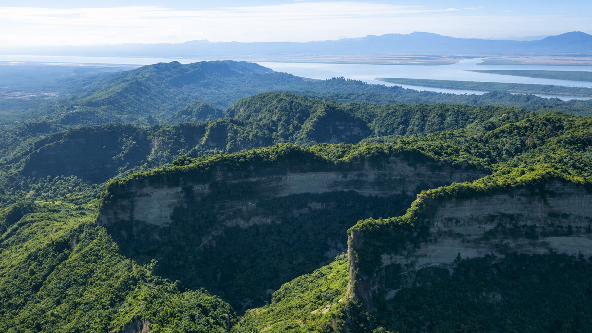 The hidden walls of Myanmar