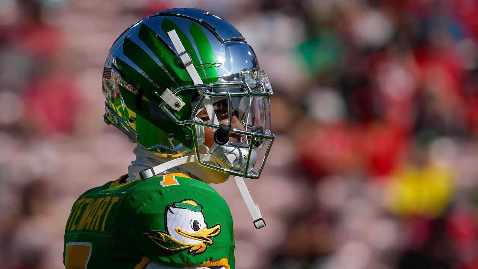 Oregon HC Dan Lanning teases reporters about Evan Stewart injury status