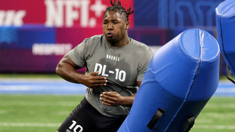 Chiefs sign 2 youngsters after massive roster shuffle