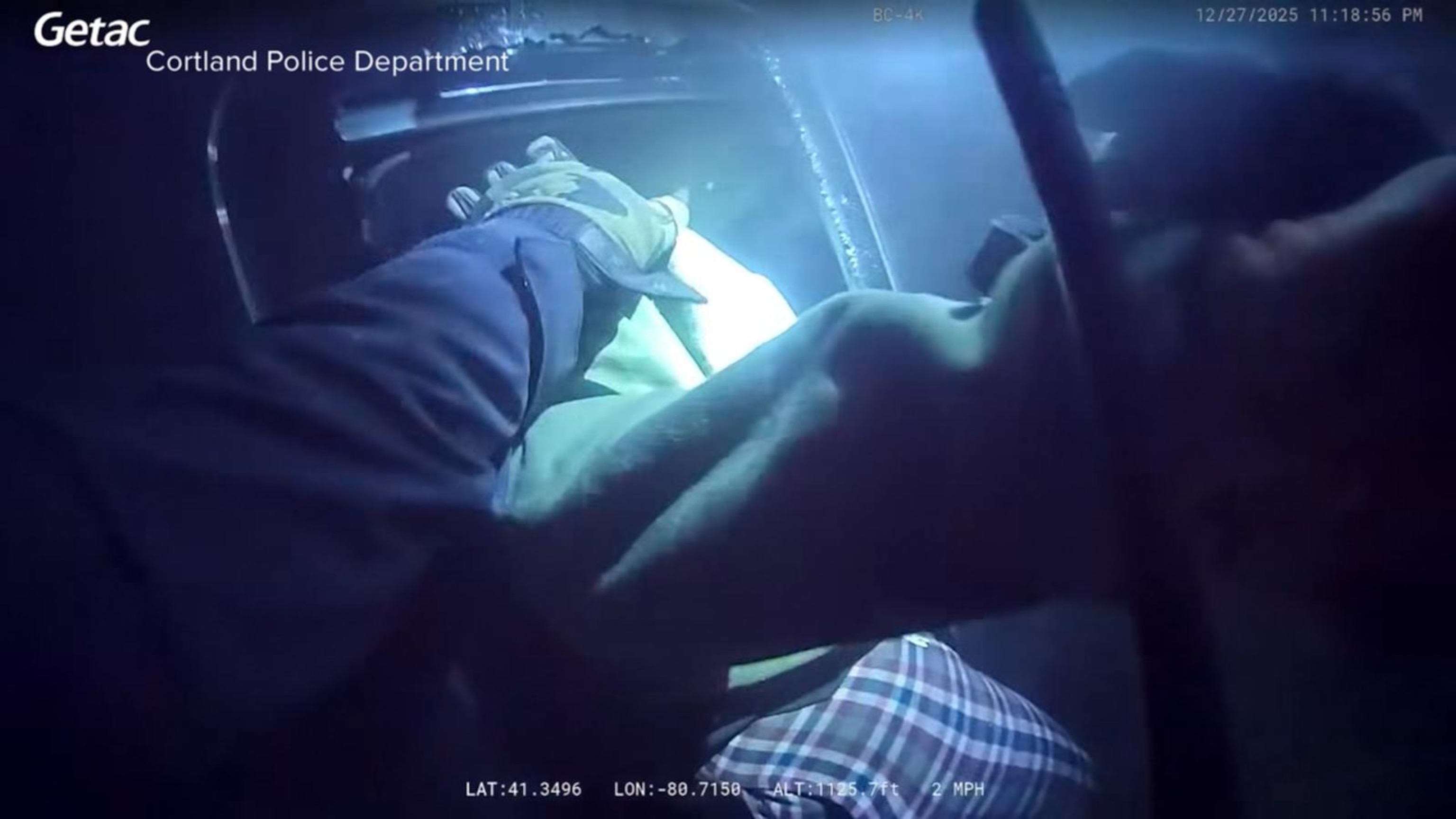 Ohio officers save man from burning car in daring rescue