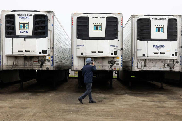 State delays cancellation of immigrant drivers' commercial licenses