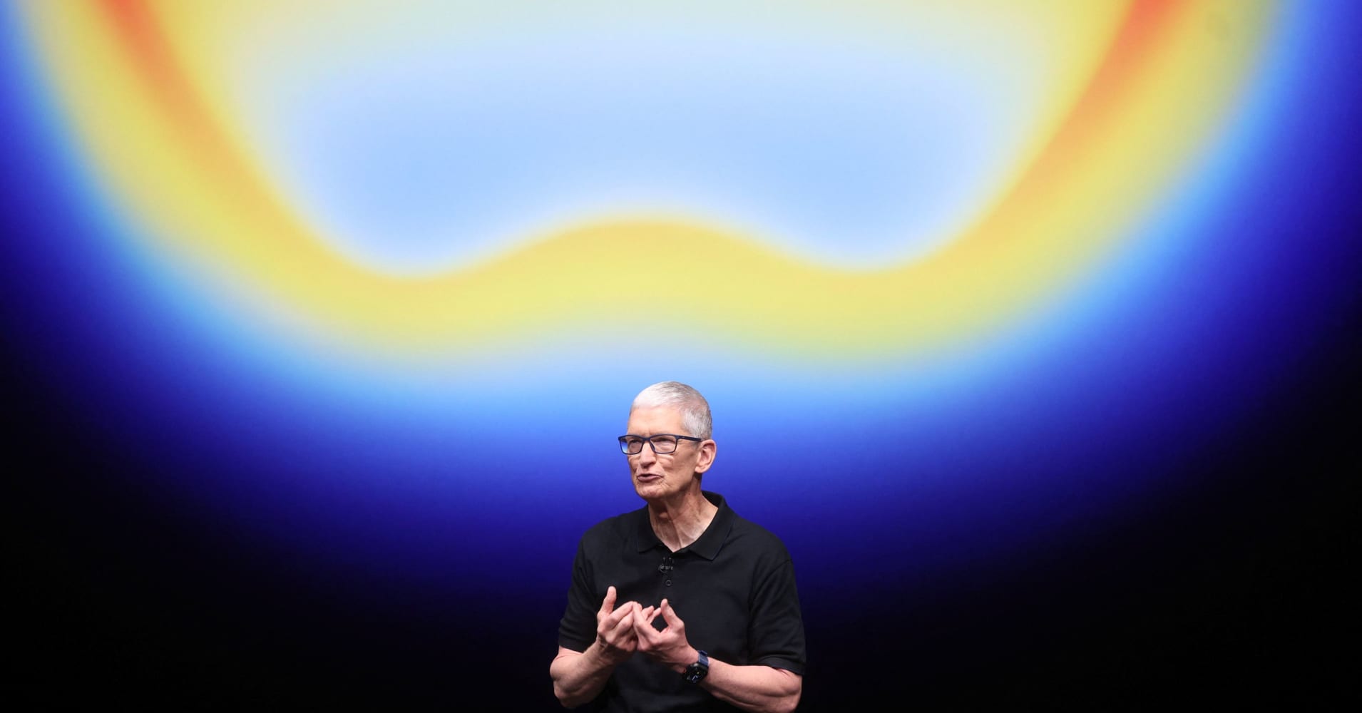 Apple needs to deliver an AI-charged Siri so good it gets older iPhone ...