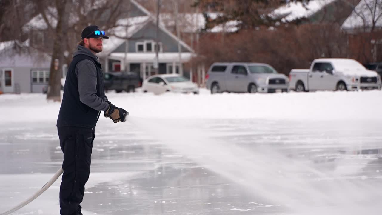 Warm weather delays Bozeman ice rink season at local parks