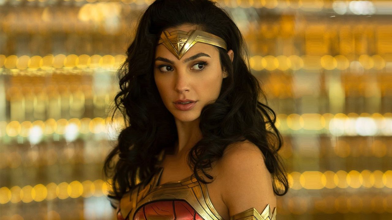 Zack Snyder threw back to Gal Gadot’s first gauntlet smash as Wonder ...