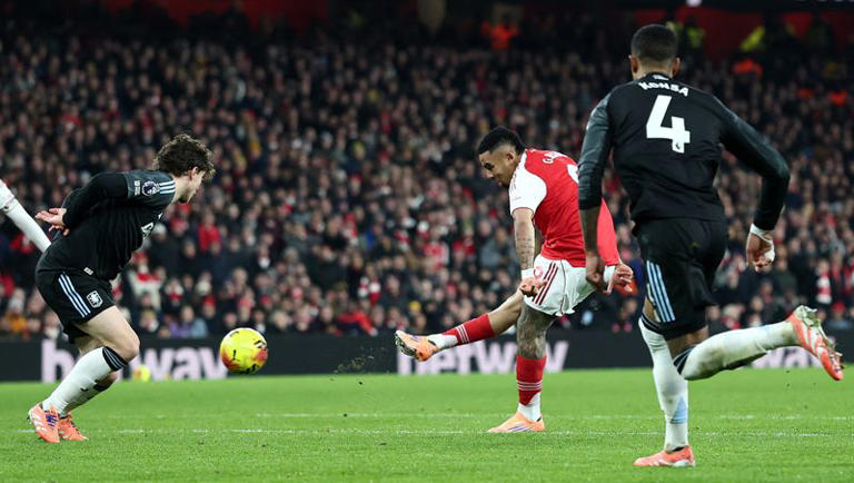 Wrapup 1-soccer-Arsenal thrash Villa 4-1 while Chelsea and Man Utd both ...