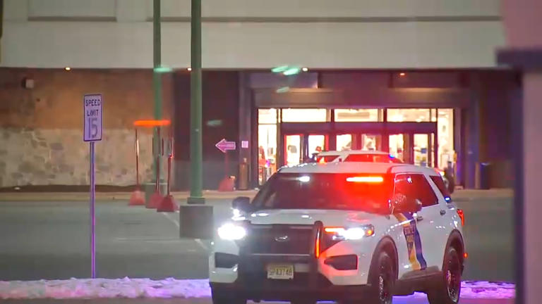 Shot fired in food court area of Willowbrook Mall in Wayne, New Jersey ...