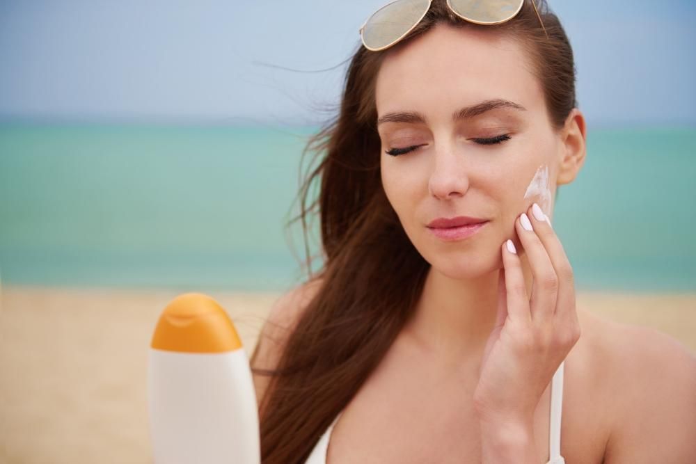Fakta tentang hybrid sunscreen yang perlu kamu ketahui