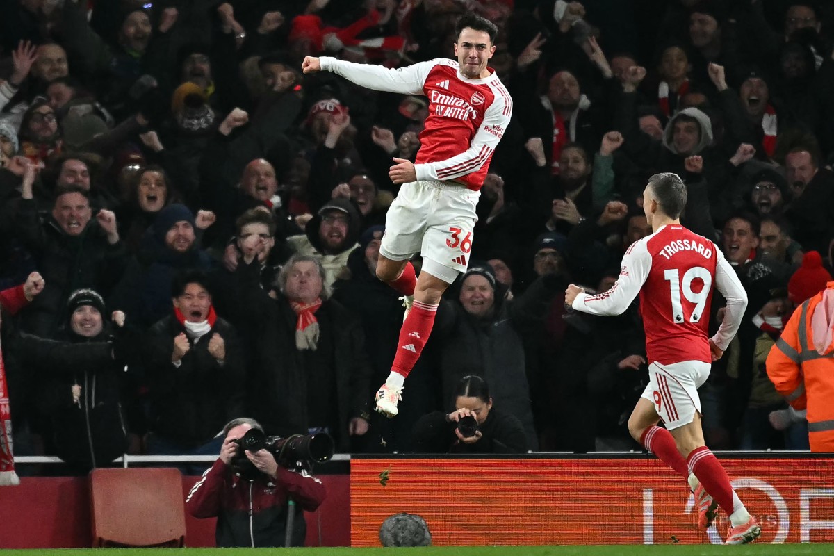 Arsenal crush Aston Villa in Premier League; Wolves hold Man United