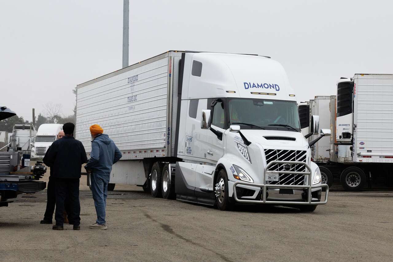 State delays cancellation of immigrant drivers' commercial licenses