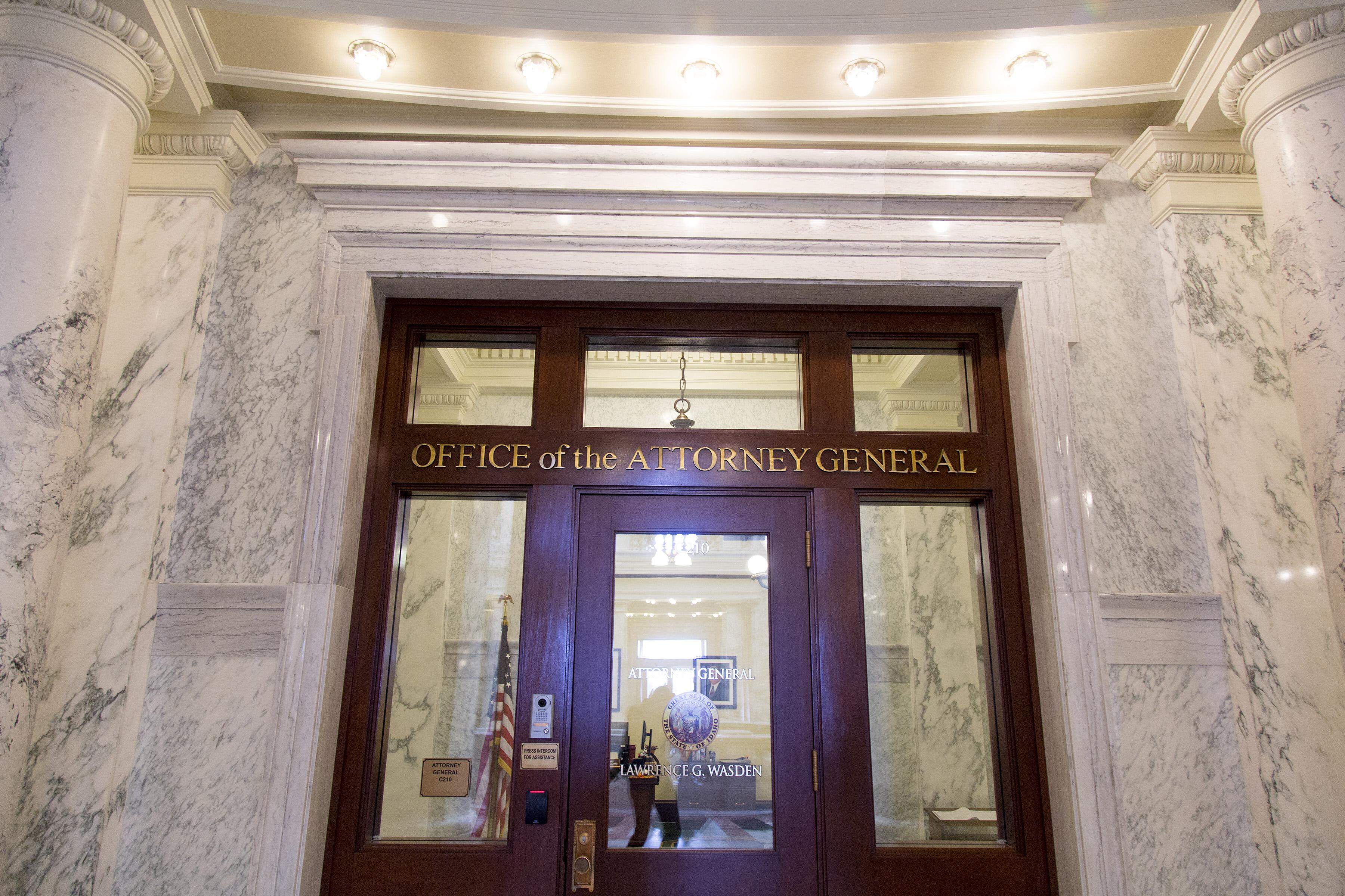 Get a text promising a $2,000 tariff rebate check? It's a scam, Idaho ...