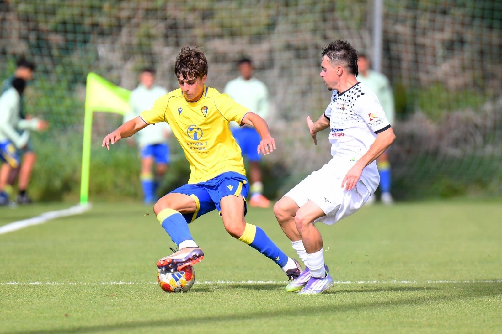 Real Madrid sign highly rated Cádiz full-back Guille González