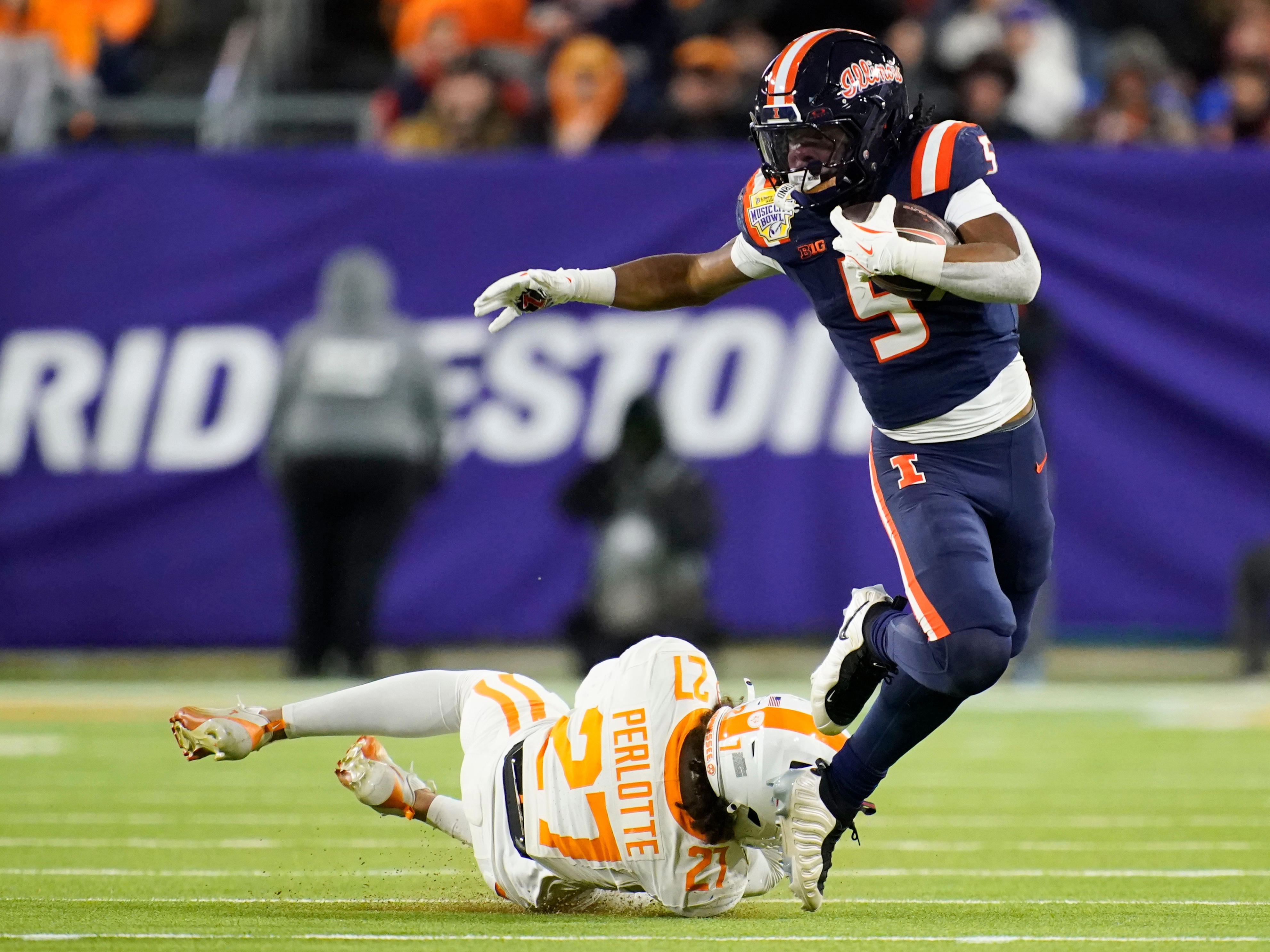 Tennessee falls to Illinois with Illini field goal on final play of game