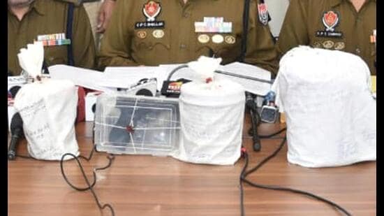 Amritsar: Cross-border drug cartel busted; 7 held with 4kg heroin, 1kg ...