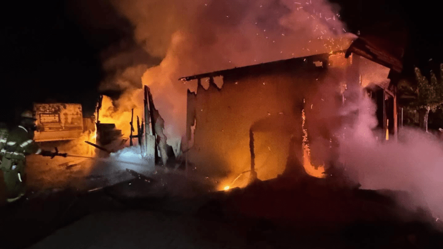 Garage fire burns down Reedley home