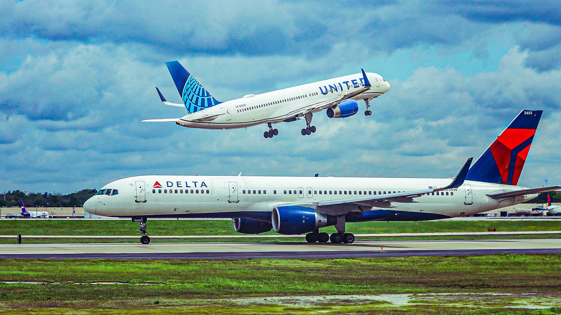 The striking differences between Delta Air Lines & United Airlines ...