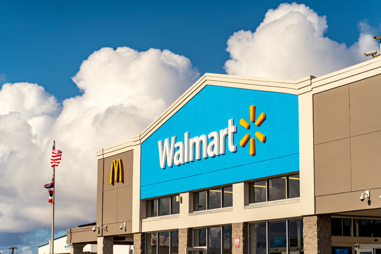 Can I shop at Walmart on New Year's Day?