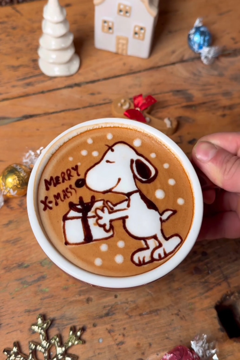 Cadeau de Noël dog latte art