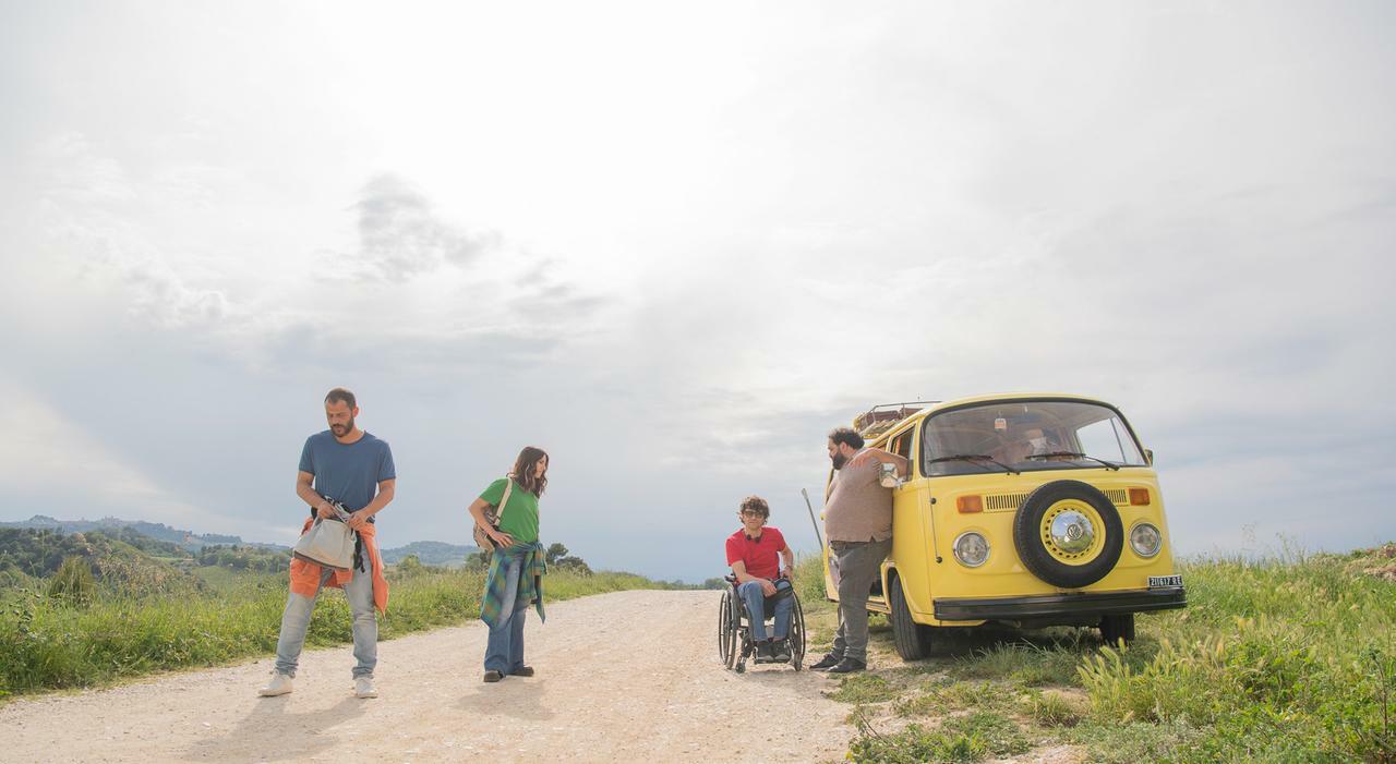 Il film di Smeriglio nelle sale con Medusa: “Lo chiamava rock&roll ...