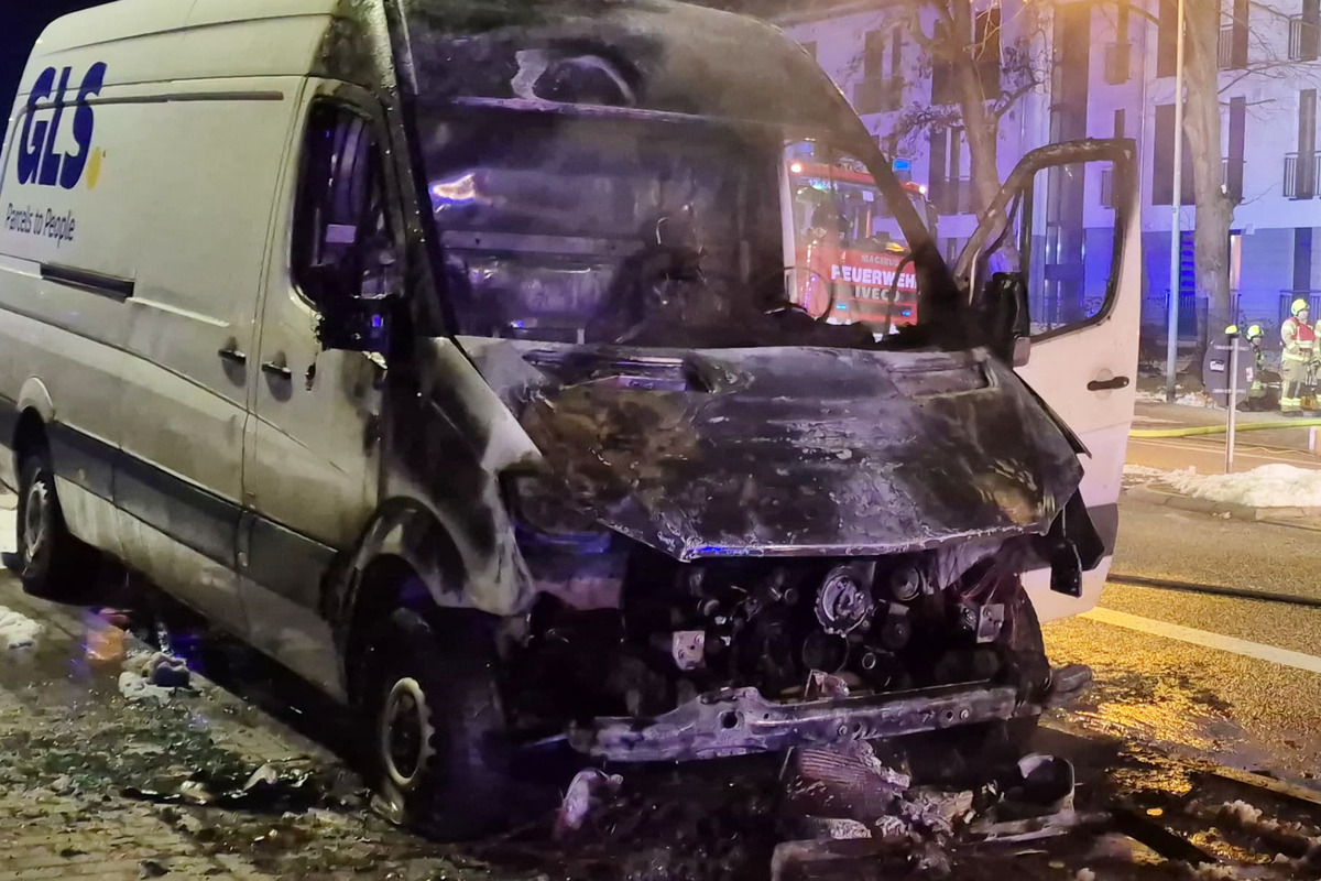 Autos in Stahnsdorf abgefackelt: 80 Menschen evakuiert