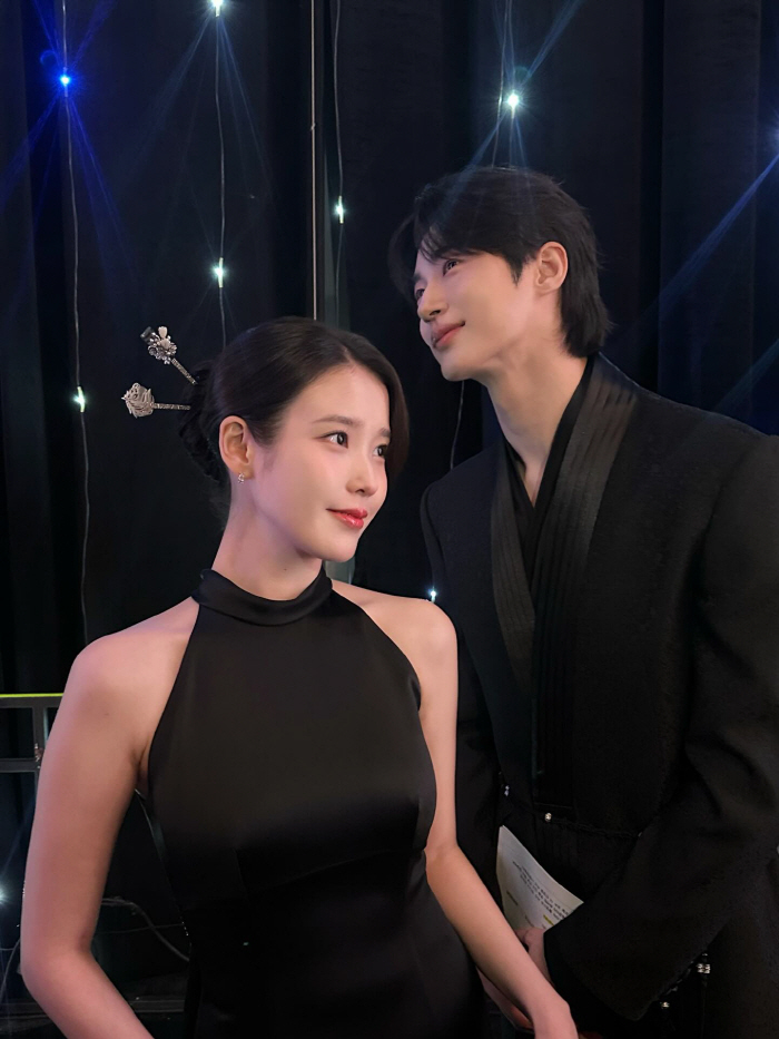 IU and Byun Woo-seok completed their great chemistry with just two ...