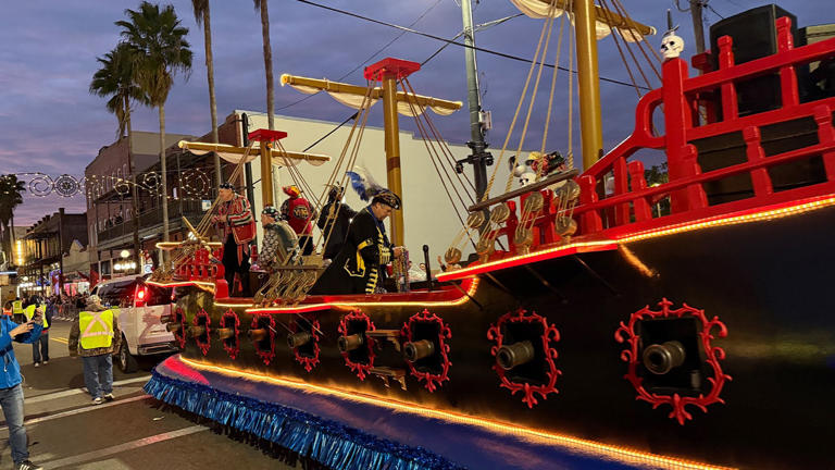 Ybor City fills with fans for ReliaQuest Bowl parade