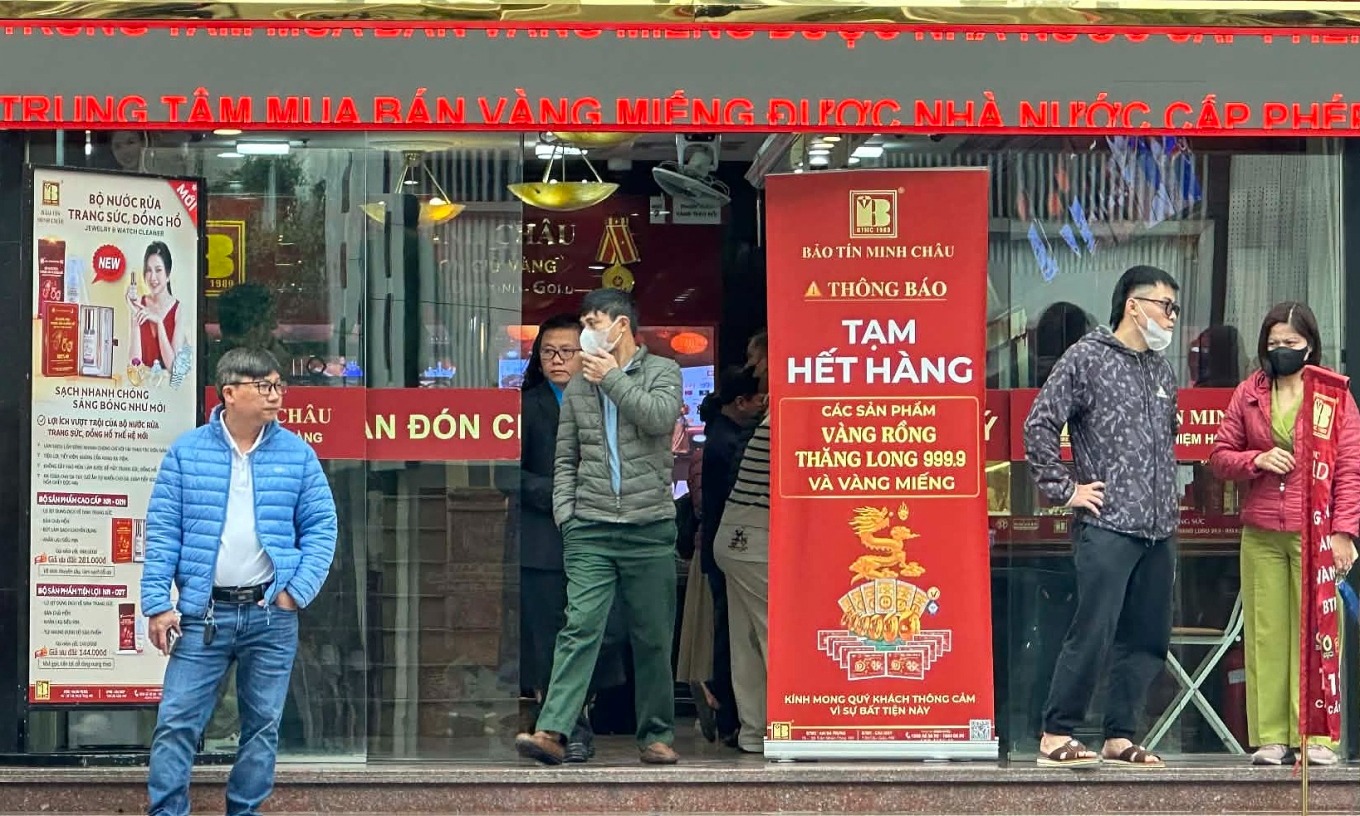 Vietnamese rush to buy gold as prices fall to three-week low