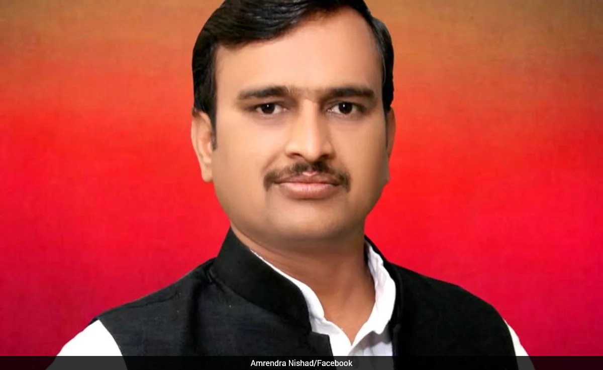 Samajwadi Party leader narrowly escapes after being shot at by cousin