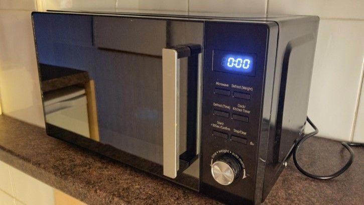 Microwave does not make room a flat, judge rules