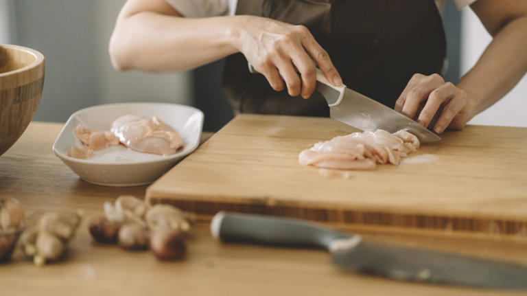 The easy way to cut thin slices of chicken without ruining the meat