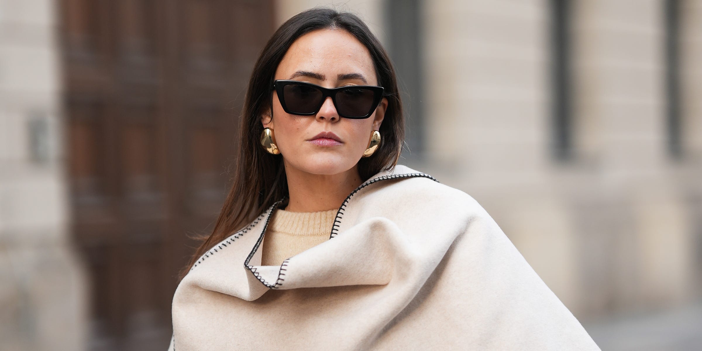 Rebajada un 70% la capa más elegante de Hoss Intropia con la que ir ...