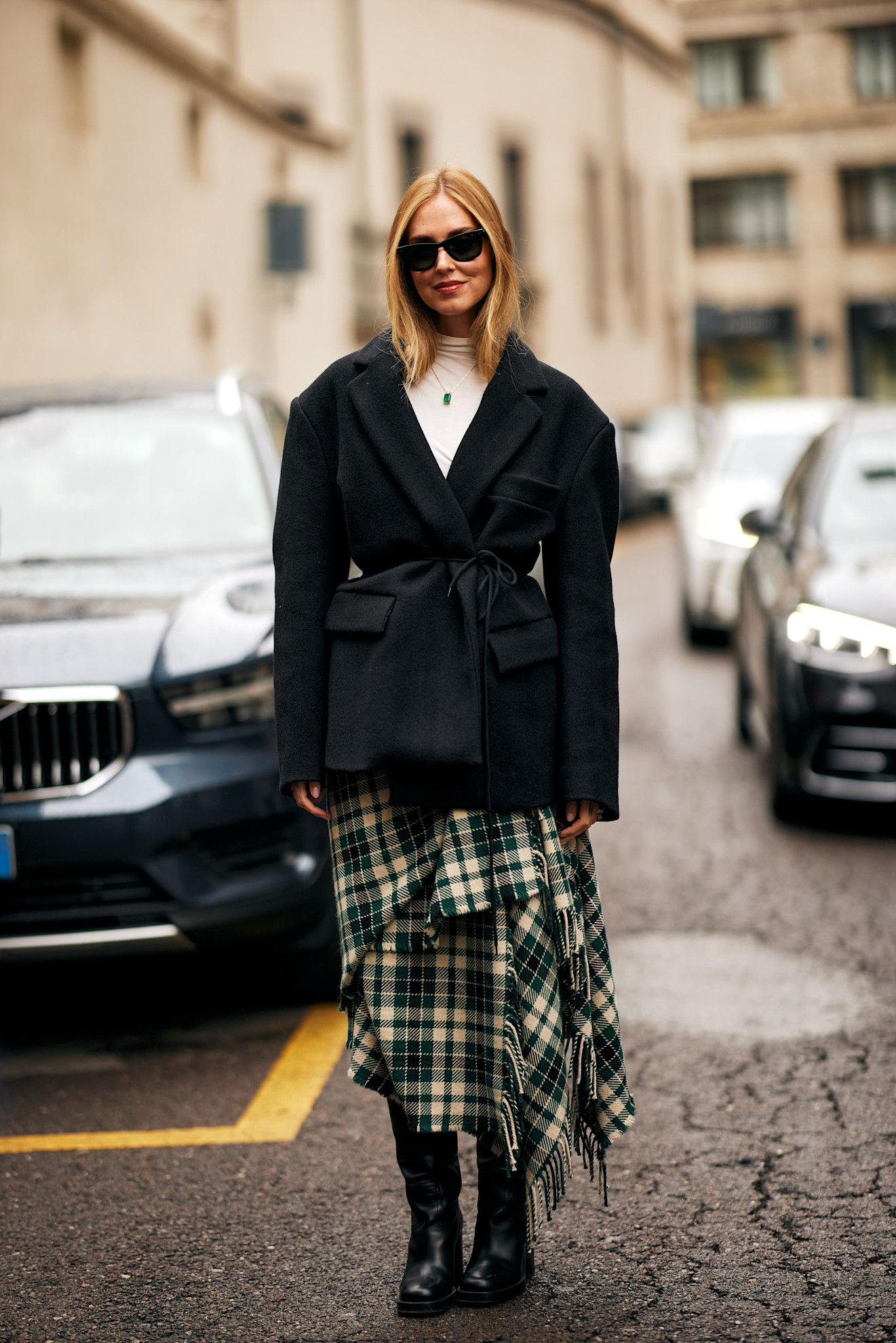 10 fórmulas magistrales para llevar falda con botas este invierno