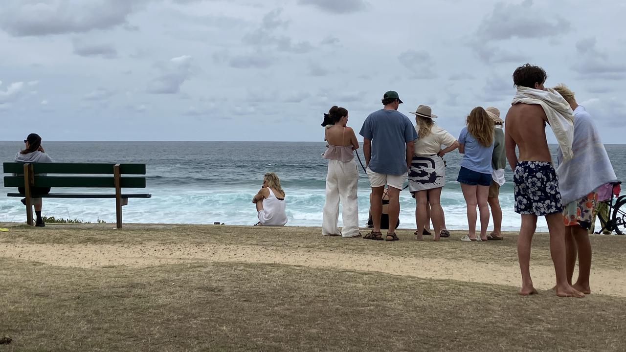 Search for missing teen, man dead after boat capsizes