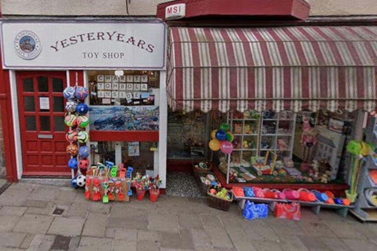 Toy shop on Conwy high street to close after 25 years