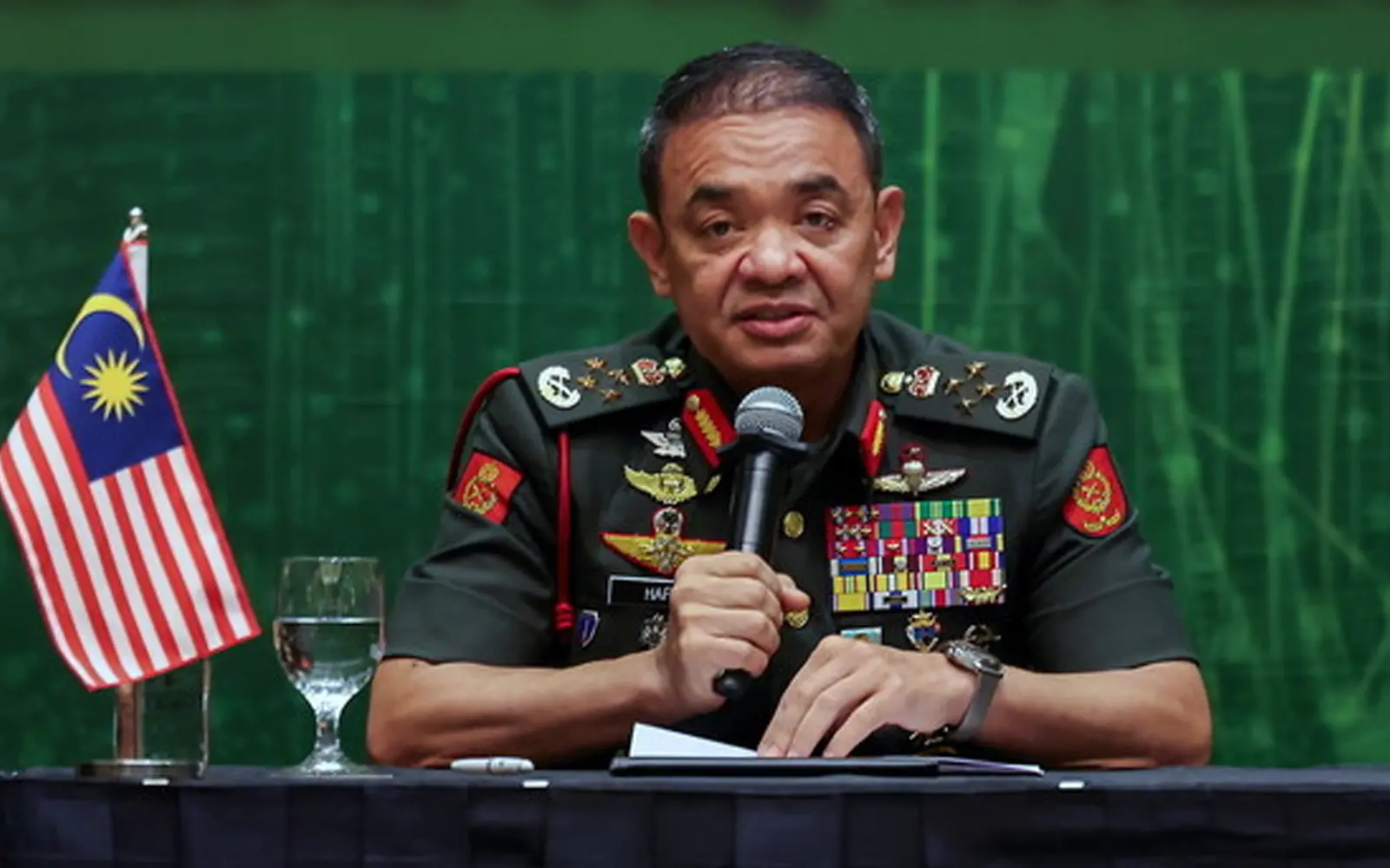 Ex-army chief Hafizuddeain at MACC HQ