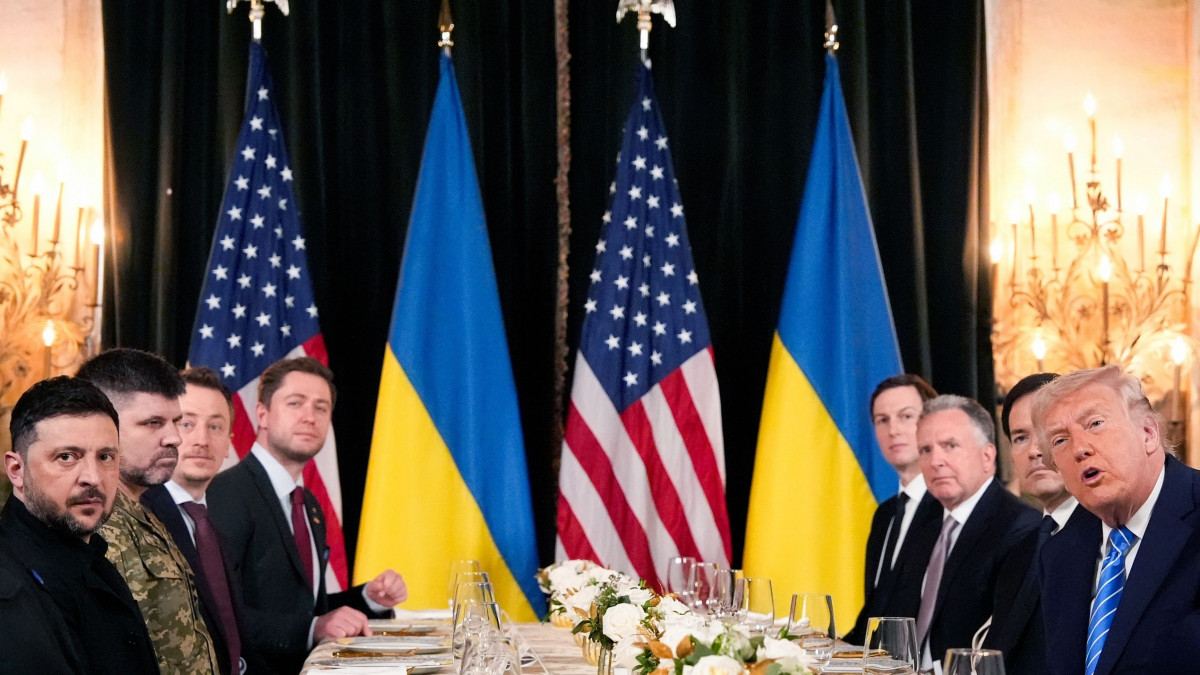 «Στο τραπέζι η παρουσία αμερικανικών στρατευμάτων στην Ουκρανία» λέει ο ...