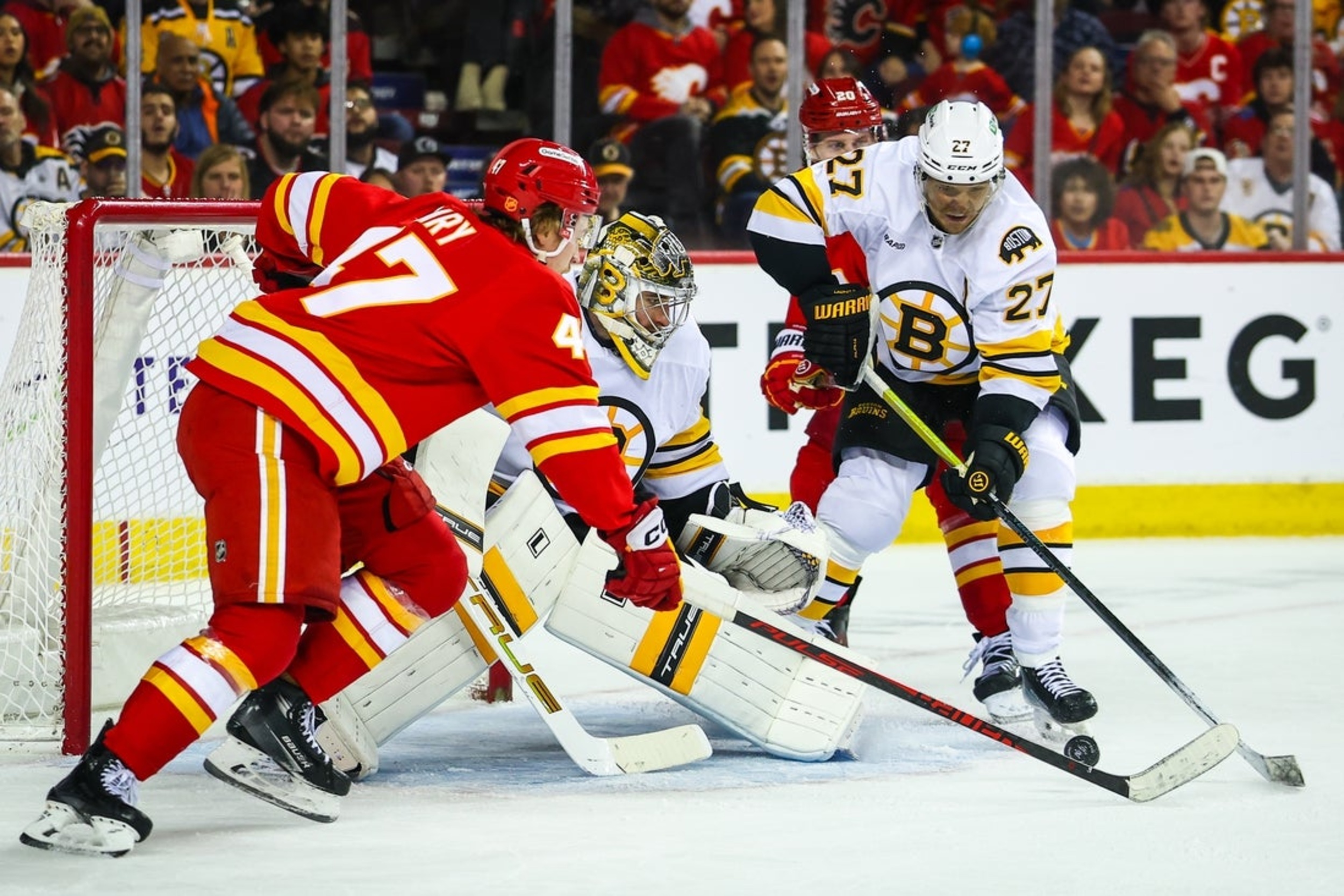 Flames carry hot home form into matchup with Flyers