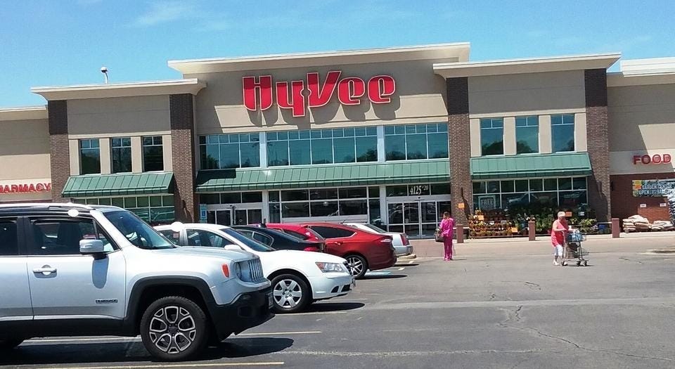 Are grocery stores open New Year's Day 2026? Peoria's list