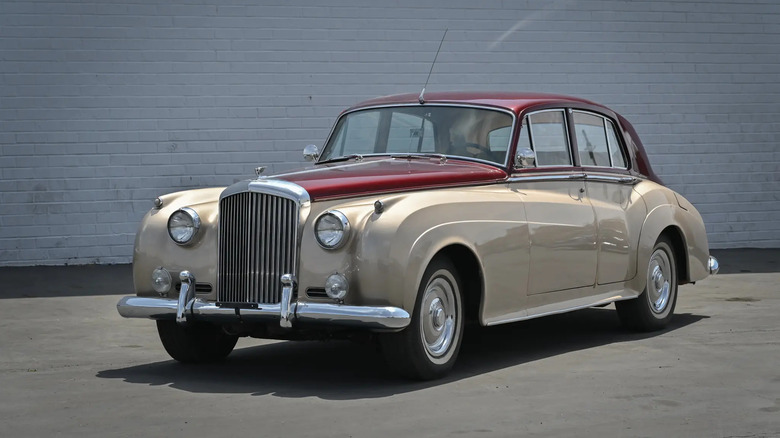 10 gorgeous classic cars with two-tone paint jobs