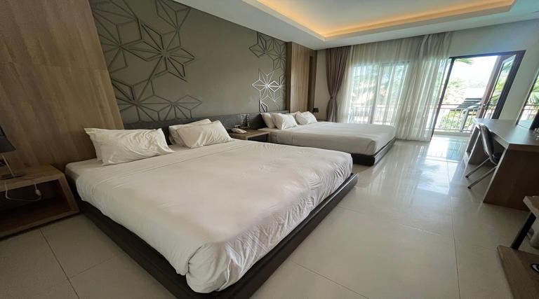 Villa pribadi dengan kolam air panas jadi daya tarik Hotel Tirta ...