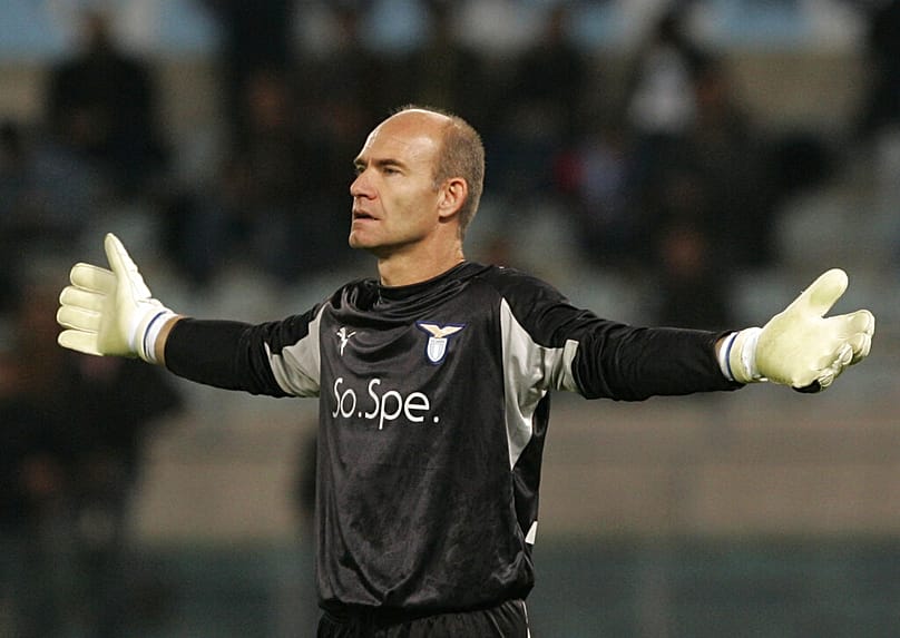 World's oldest professional football player signs for one more season