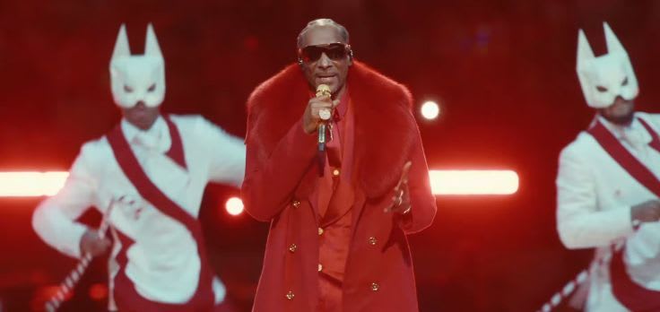 Snoop Dogg’s Christmas halftime spectacle has fans begging NFL to ...