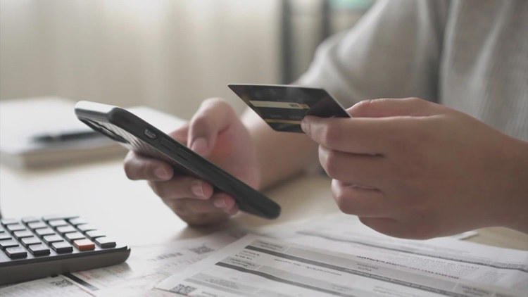Watching your credit card balance? Here’s what experts say to do in 2026