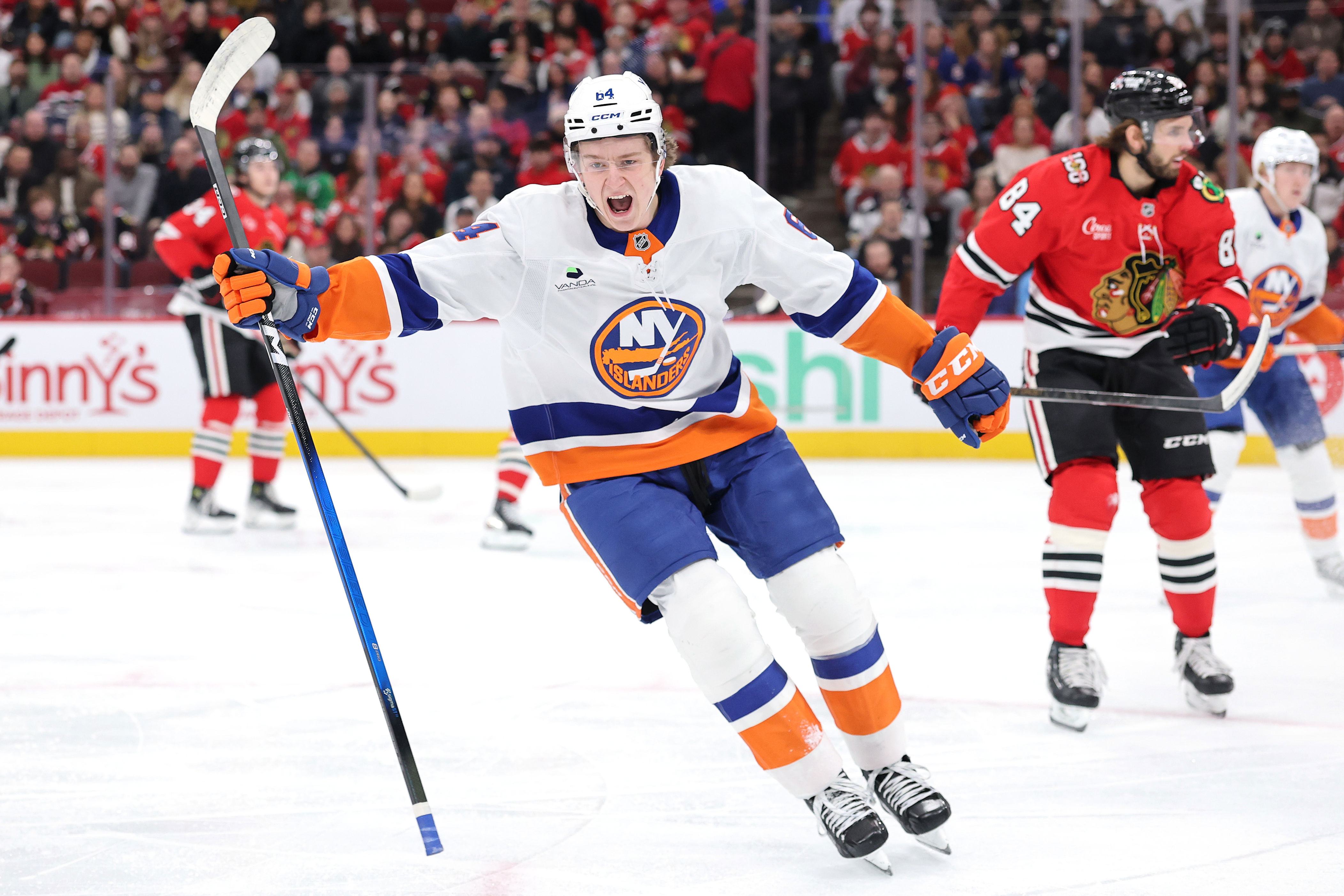 Islanders 3*, Blackhawks 2 (*SO): Horvat shootout winner salvages 2 points