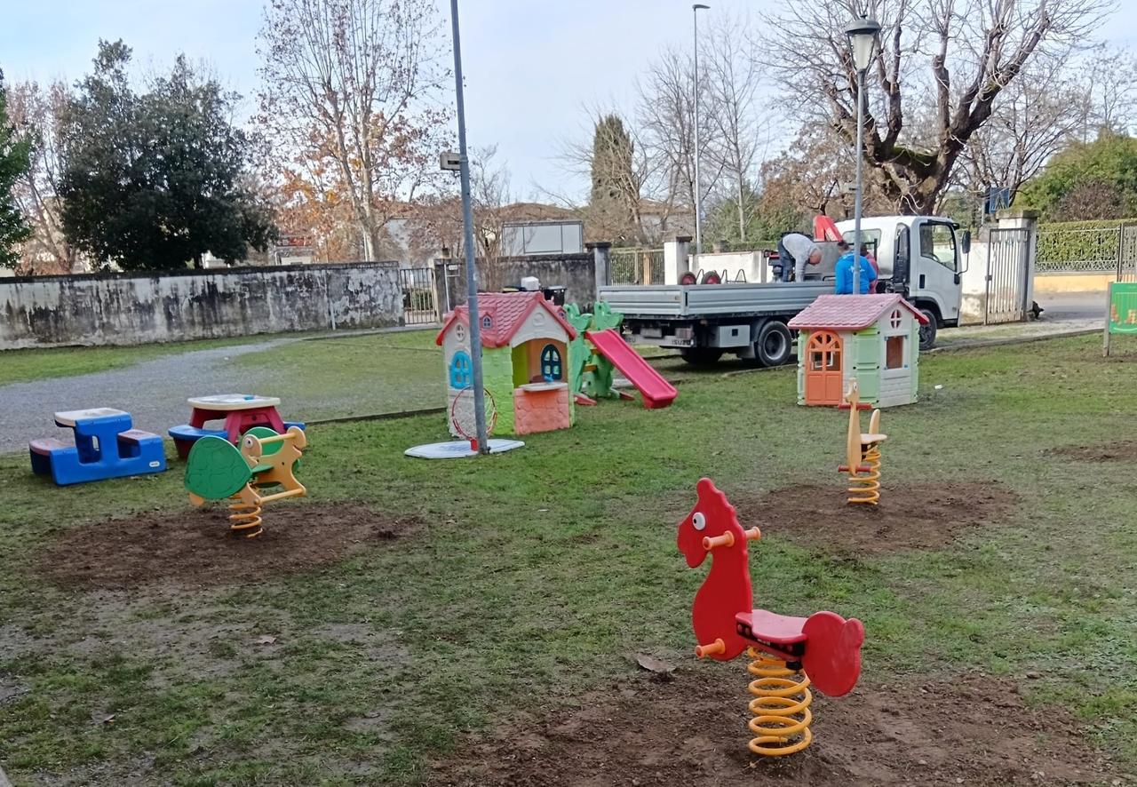 All’infanzia giochi ripristinati. Sostituite luci alla palestra Banti