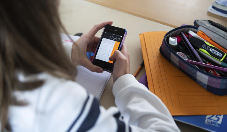 Bambini e smartphone, tempi e istruzioni per l’uso