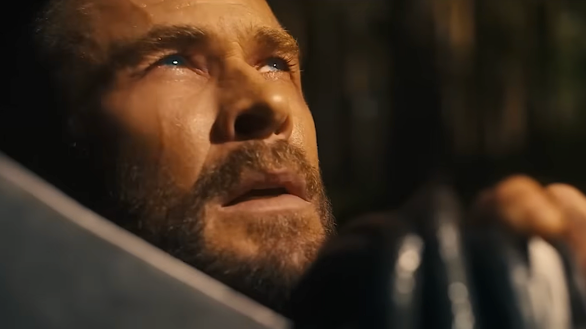 Chris Hemsworth's latest transformation is bad news for Thor fans